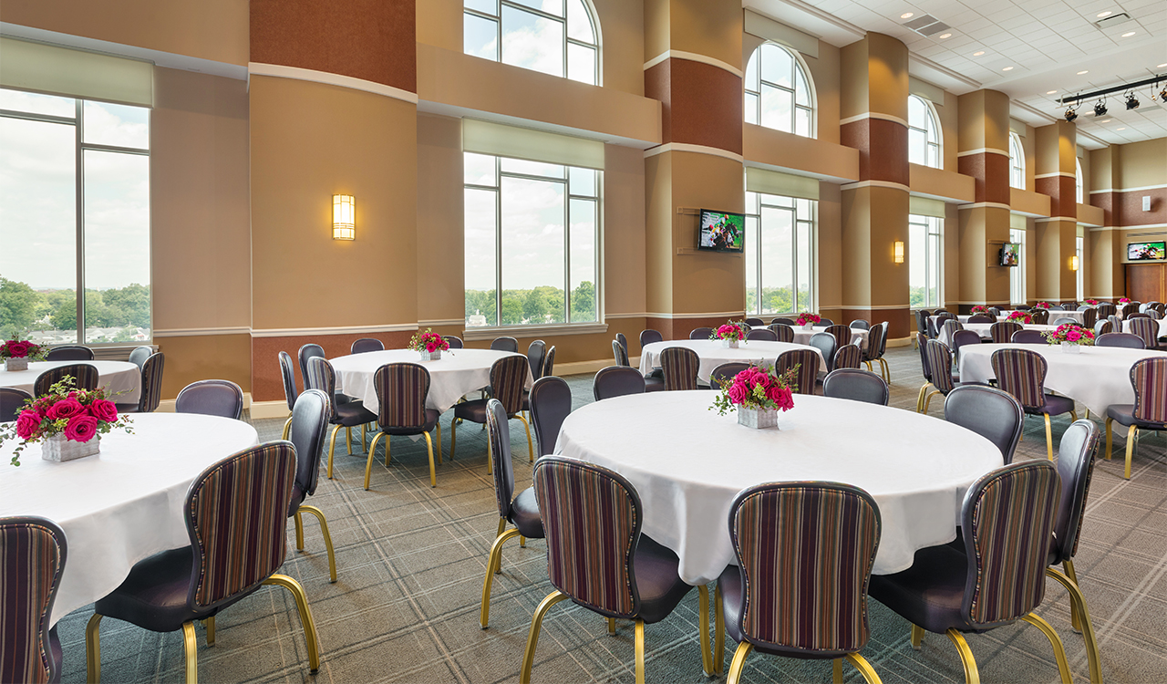 Jockey Club Suite Dining | Premium Dining | Seats | Kentucky Derby