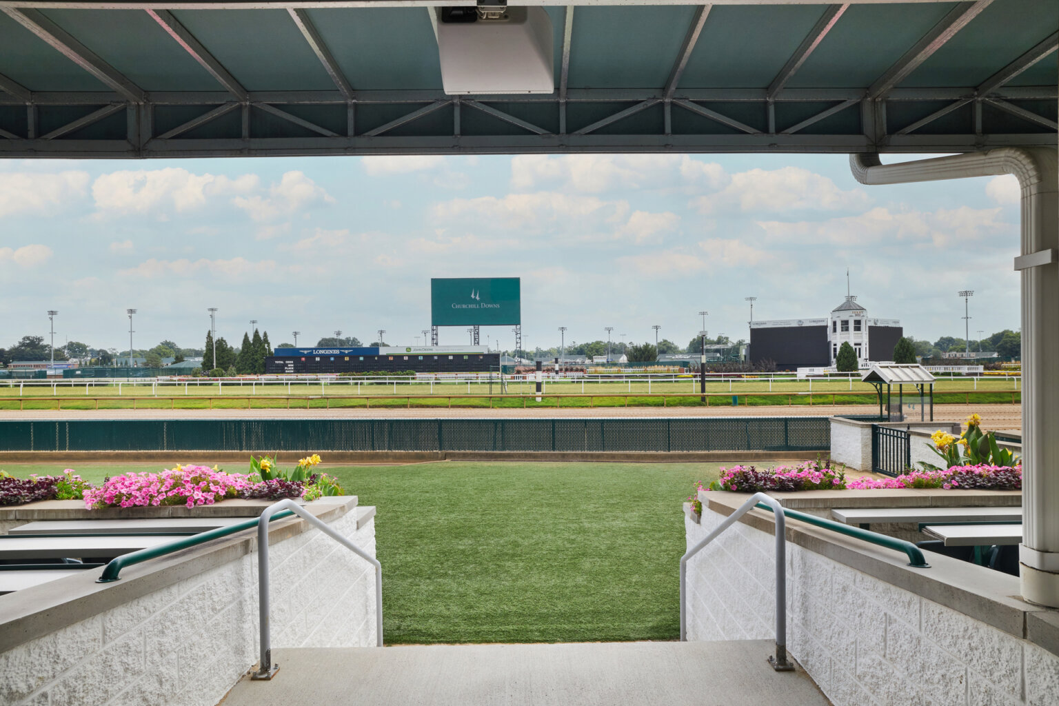 Woodford Reserve Paddock Club & Enclosure | Luxury Dining | Seats ...