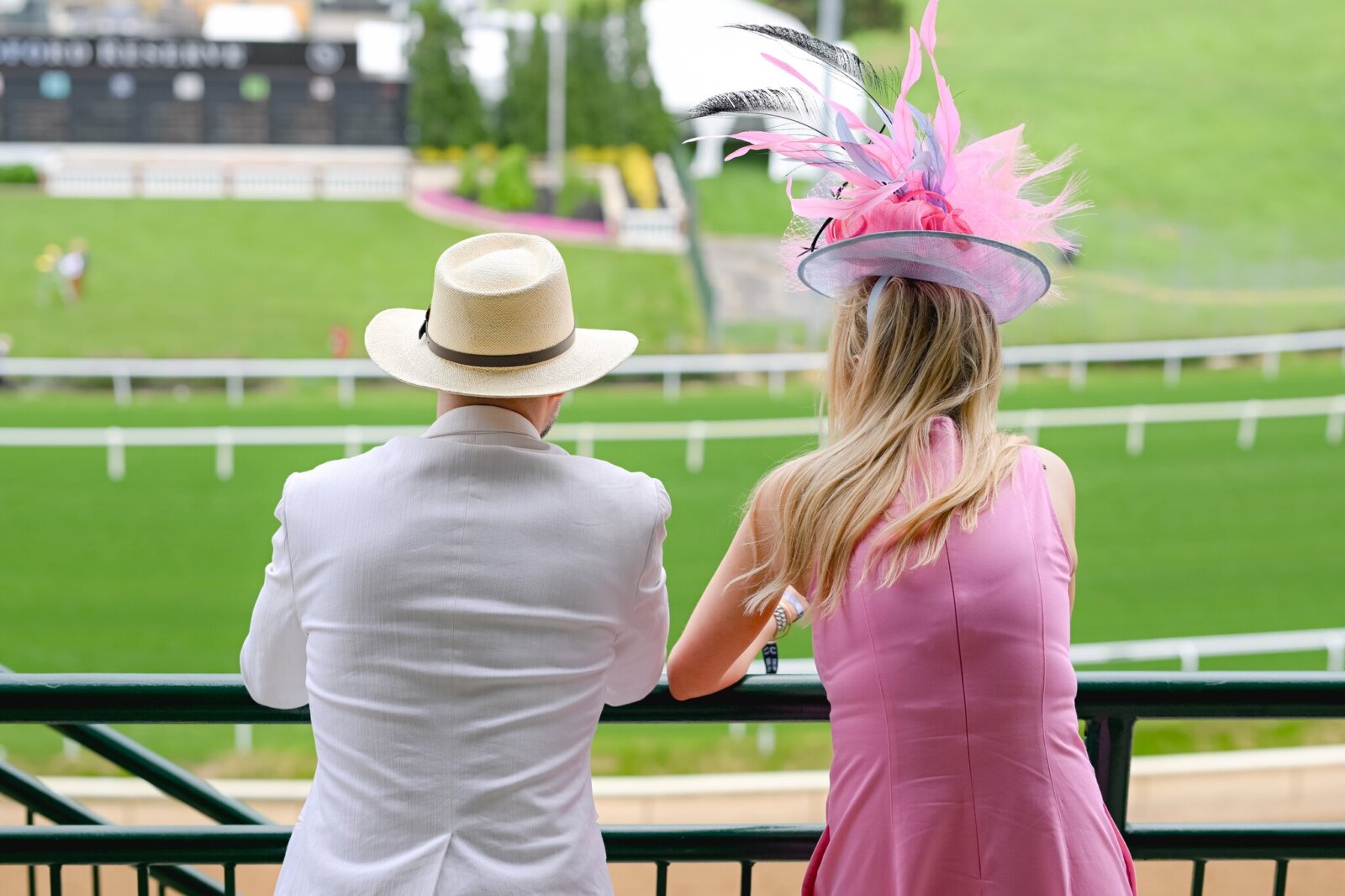 LIVE Thurby Kentucky Derby Weekend: LIVE odds, expert handicapping ...
