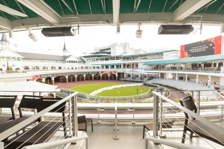 Reserved Seating & General Admission | Seating experience | Churchill Downs