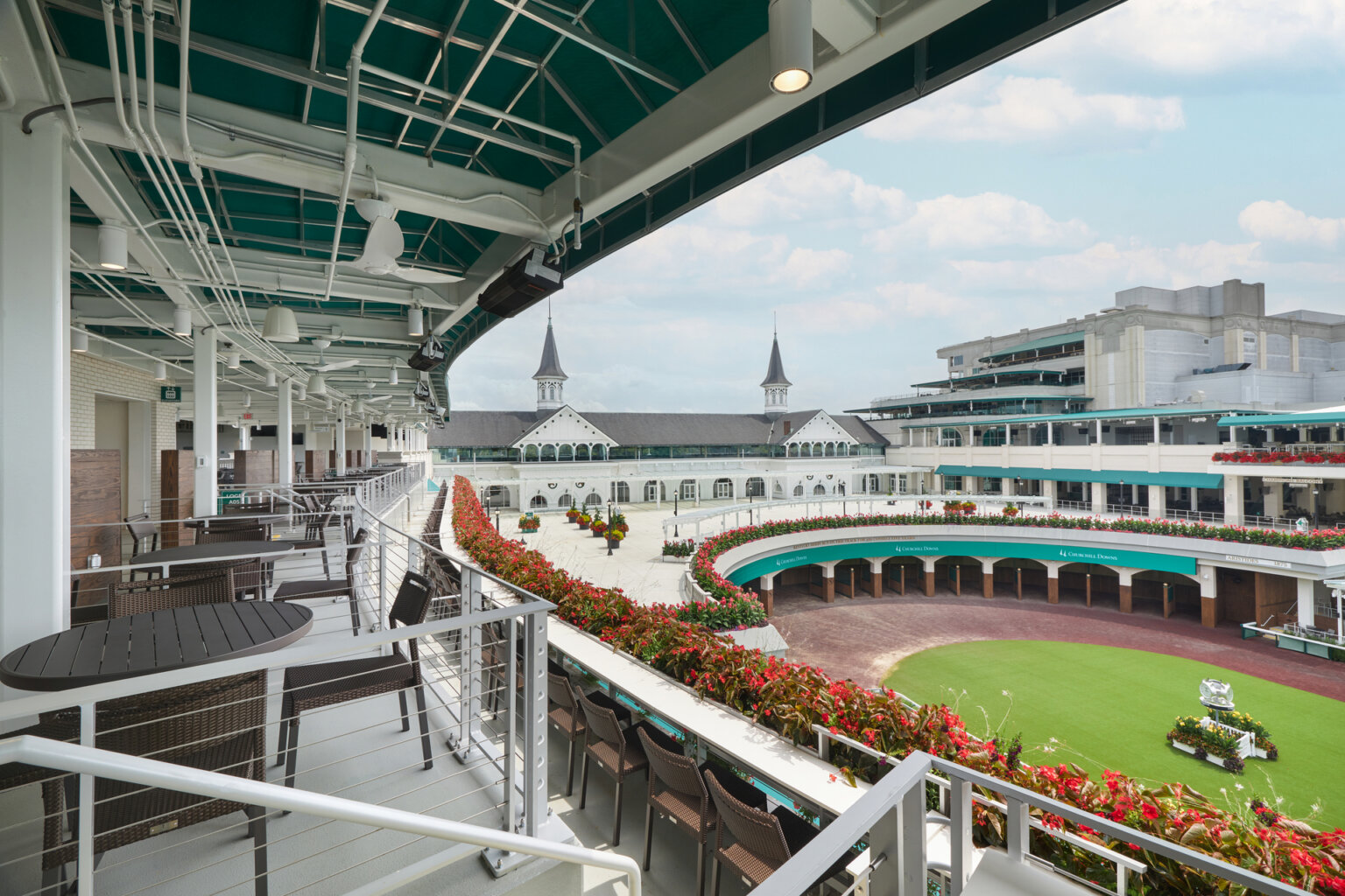 Dining | Seating experience | Churchill Downs