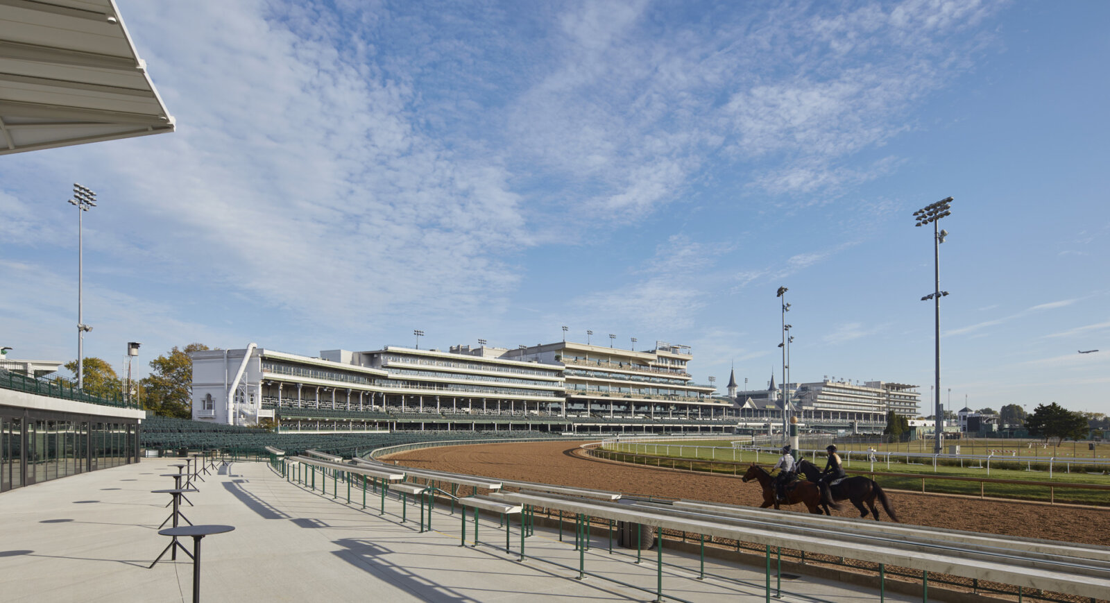 Ford First Turn Club | Dining | Seats | Churchill Downs