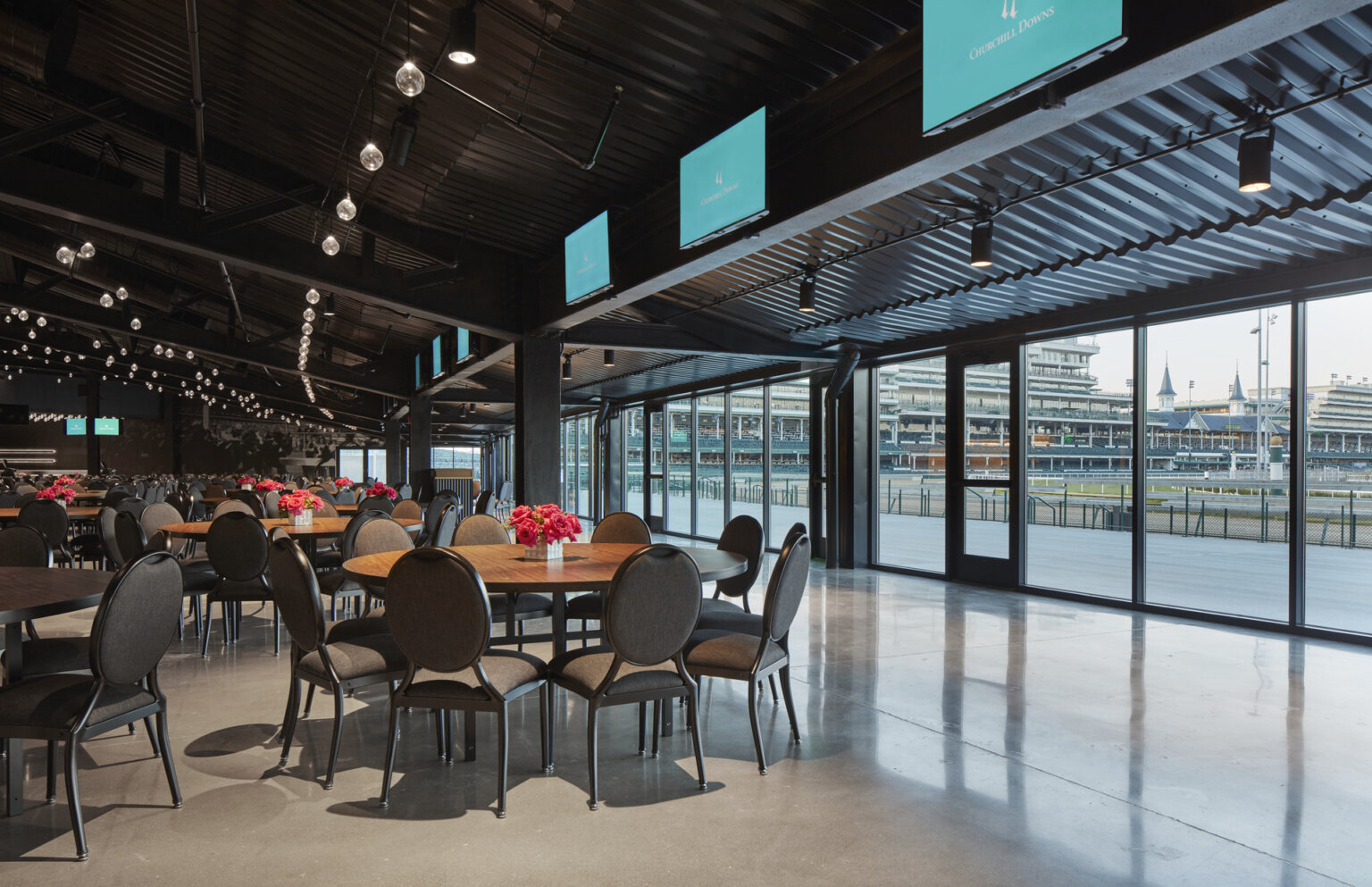 Ford First Turn Club | Dining | Seats | Churchill Downs